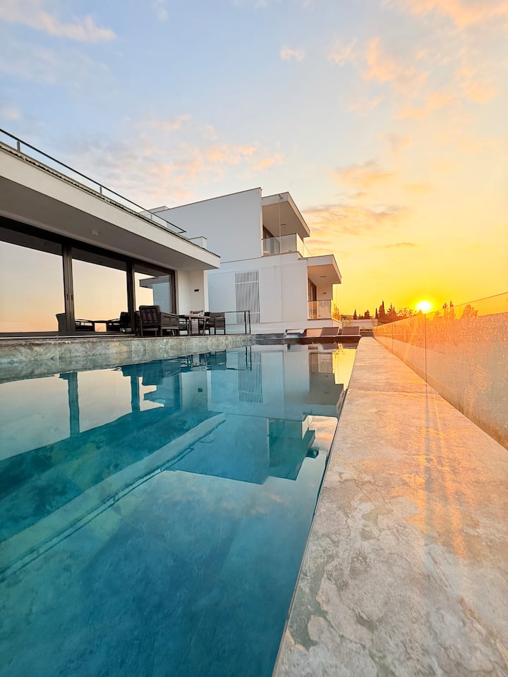 Sapanca’da Göl Manzaralı,özel Ve Modern Lüks Villa - Sapanca