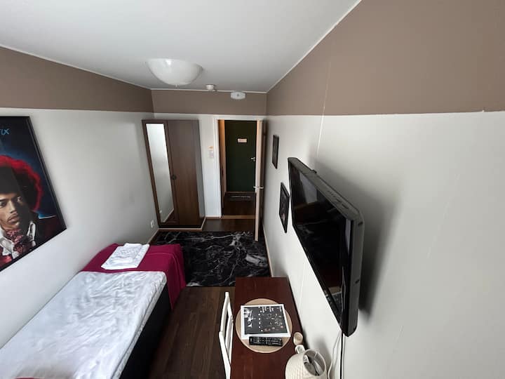 Black Sabbath Single Track - Yhden Hengen Huone - Somero