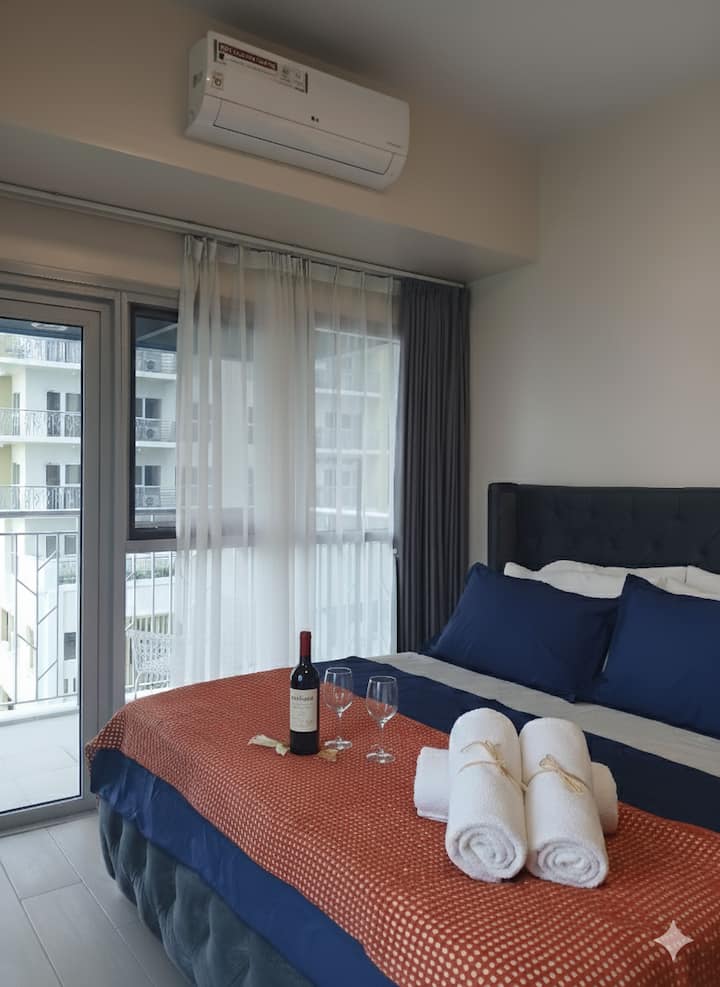 Chill & Dine: 3 Bedroom 3 Balcony With Sunset View - Parañaque