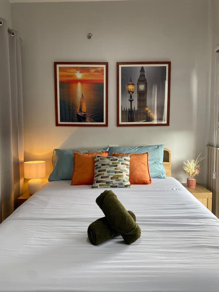 Modern 1br Condo, City View, Balcony & Pool Access - Lapu-Lapu City