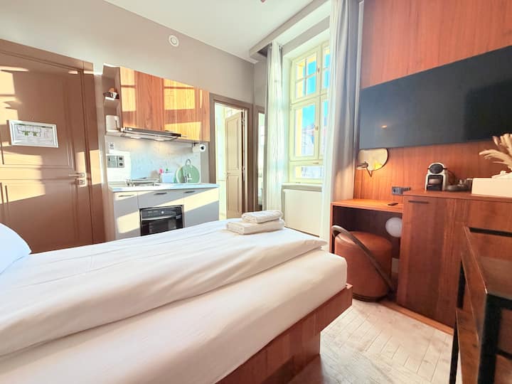 Single Studio • Central • Business - Potsdam