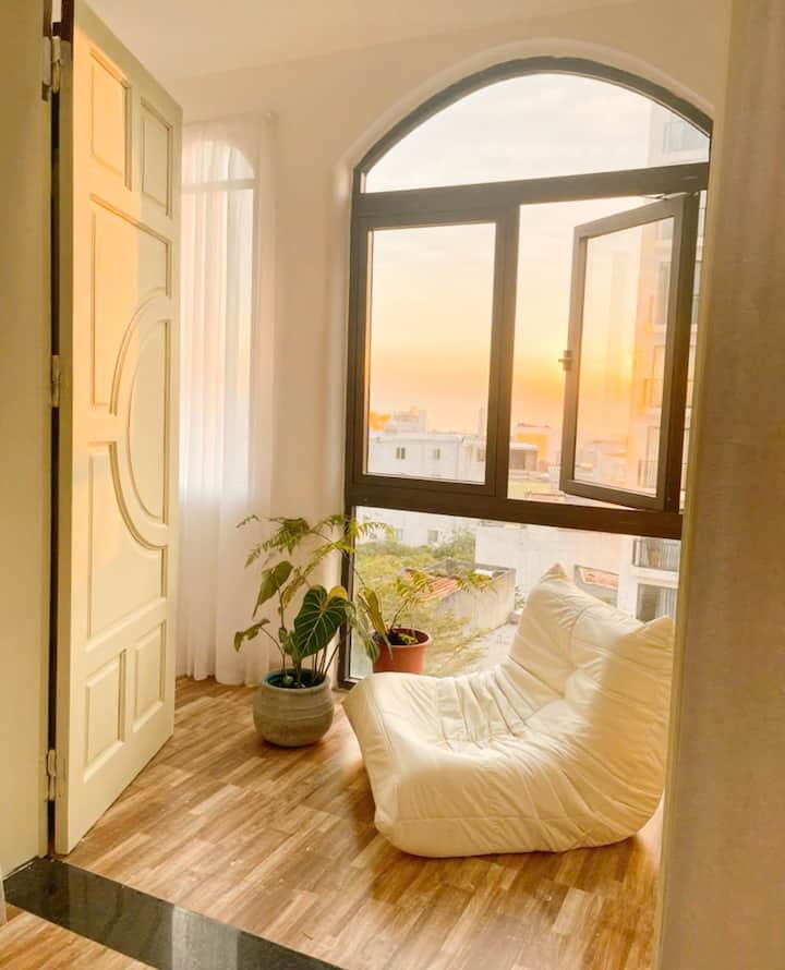 Sunlight Seaview Hotel Apartment | 200m To Beach - 다낭