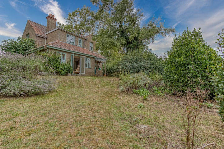 Station Masters House - A Unique Coastal Cottage - Holt