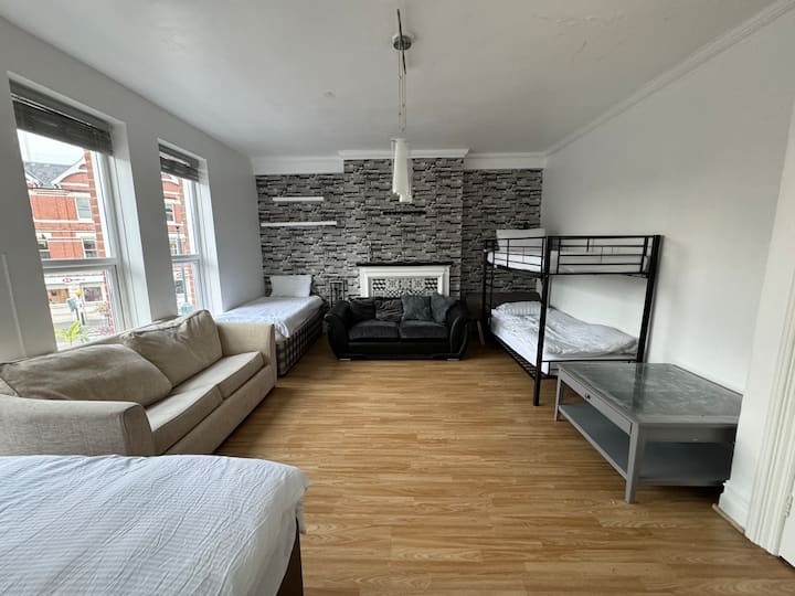 Room 1 &2
Up To 8 - Bournemouth