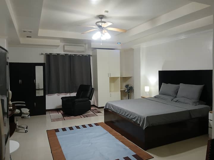 Bourbon Street Apts (Red St) - Room 27c - Angeles