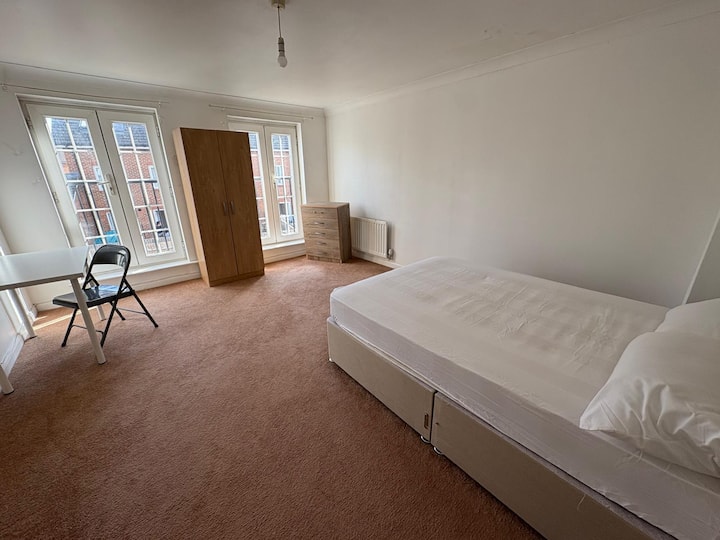 Stylish Wembley Home | Hot Tub, Parking & Garden - Londres