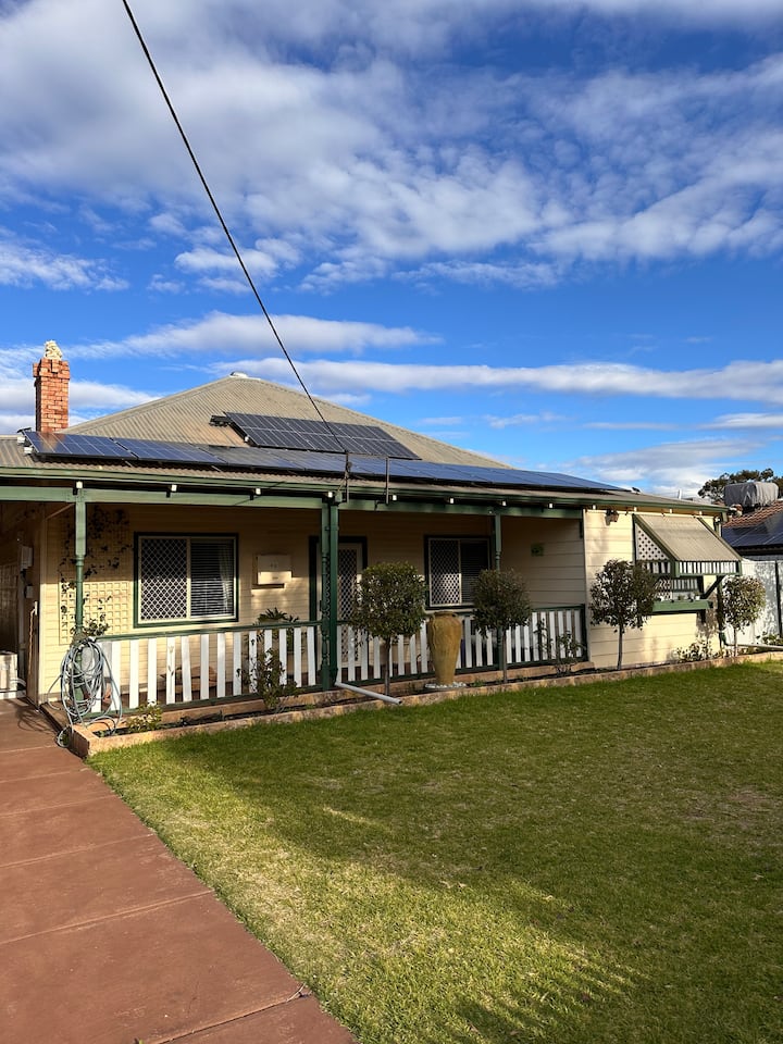 Lamington With A Pool - Kalgoorlie - Boulder