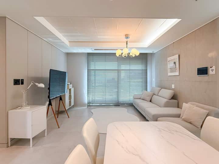 [공감공간Op2)2-4]
신축호텔#바다뷰#야외테라스#전망최고#아래층없는필로티층#방3#이케아 - Busan