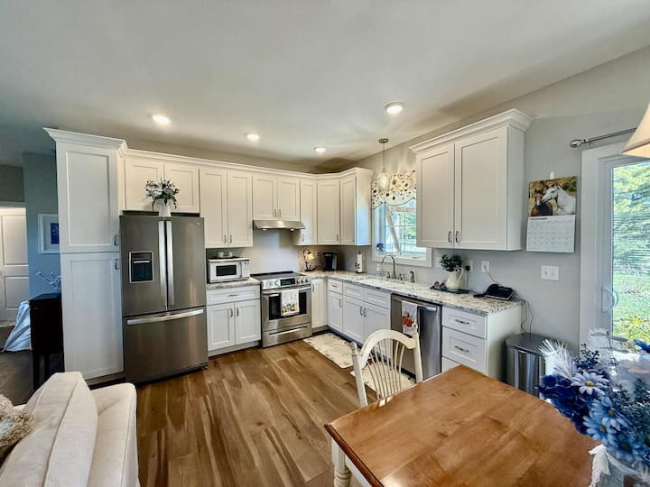 Private Cozy Guesthouse - Belleville, IL