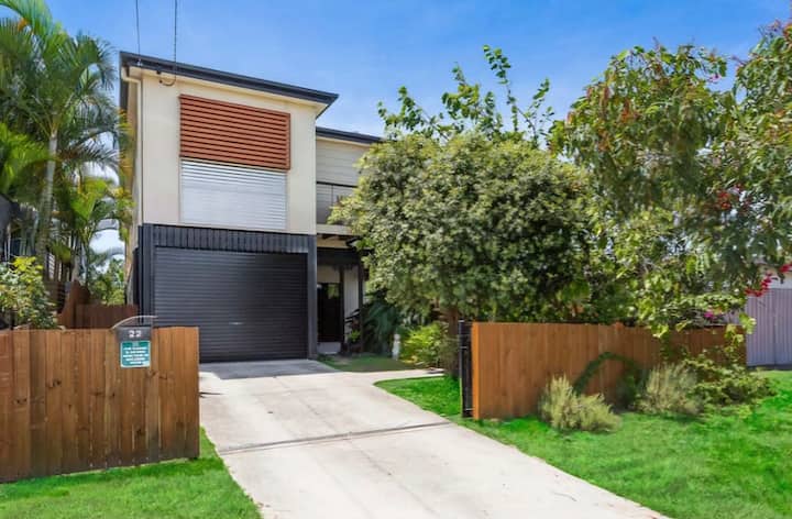 Spacious House For A Family - Redcliffe
