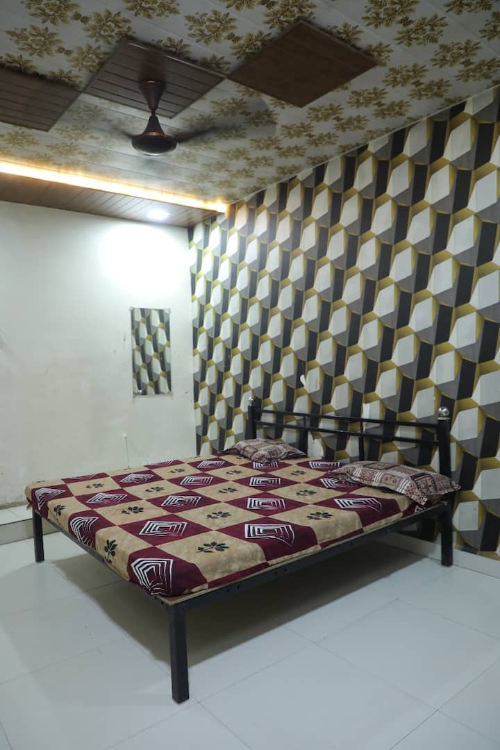 Single Bedroom Stay In Shehnai Residency - Ujjain