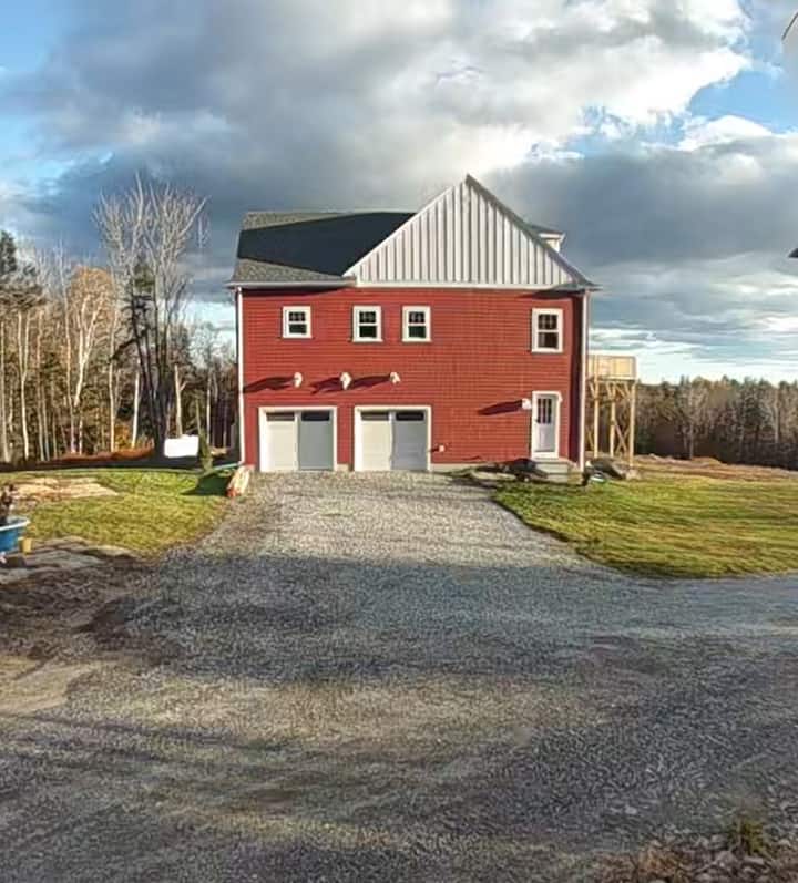 New Custom-built 2600 Sq Ft Farm House. - Lee, MA