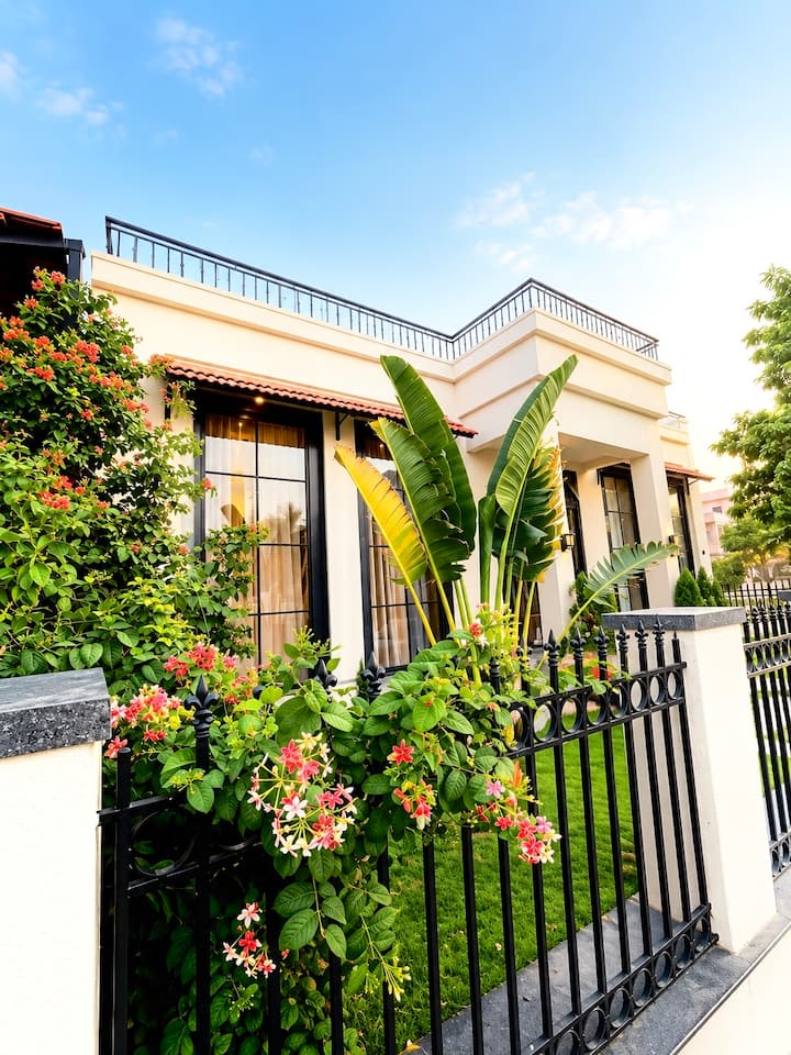 The Benjamins Pool Villa - Jodhpur