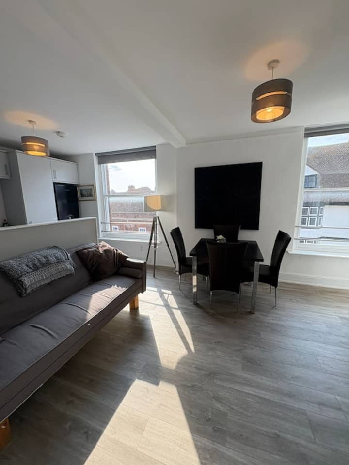 2 Bedroom City Centre Apartment - St Albans, UK