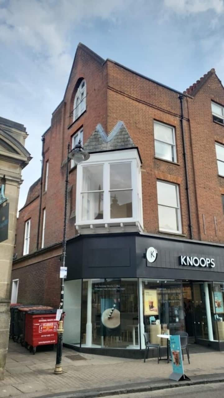 2 Bedroom City Centre Apartment - St Albans