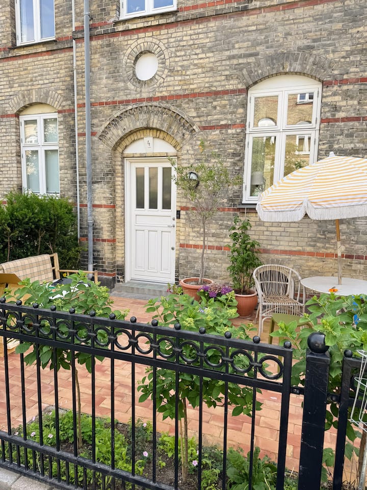 Newly Renovated Row House On Quiet And Cosy Street -