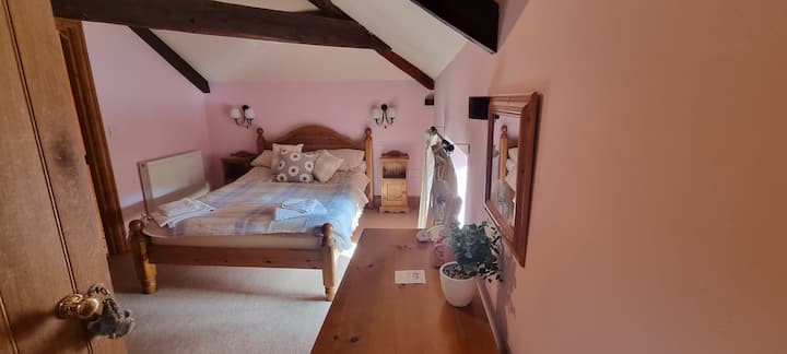 Brynderwen Barn B&b Pink Room - Hay-on-Wye