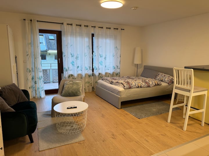Vollausgestattete 1-zimmerwohnung Mit Balkon - Filderstadt