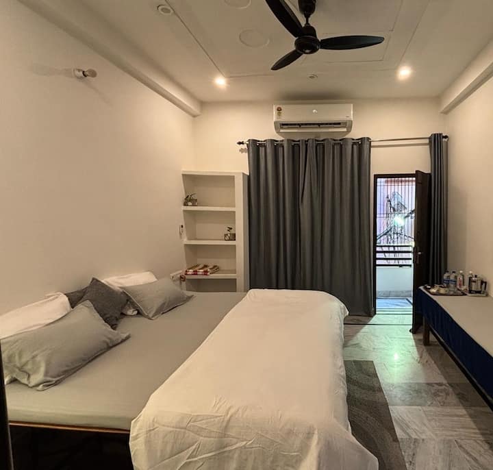 Cozy Siddhihomestay Near Ganga Ghats – Varanasi - India