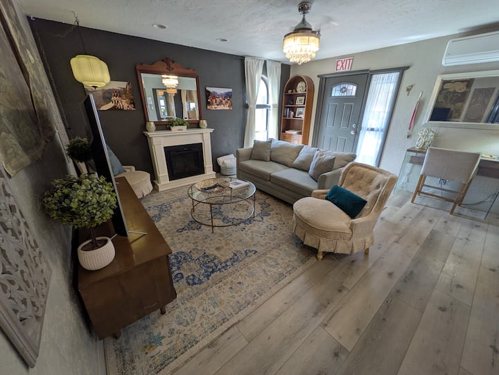 Eclectic Treetop Apartment At Zion National Park - Utah