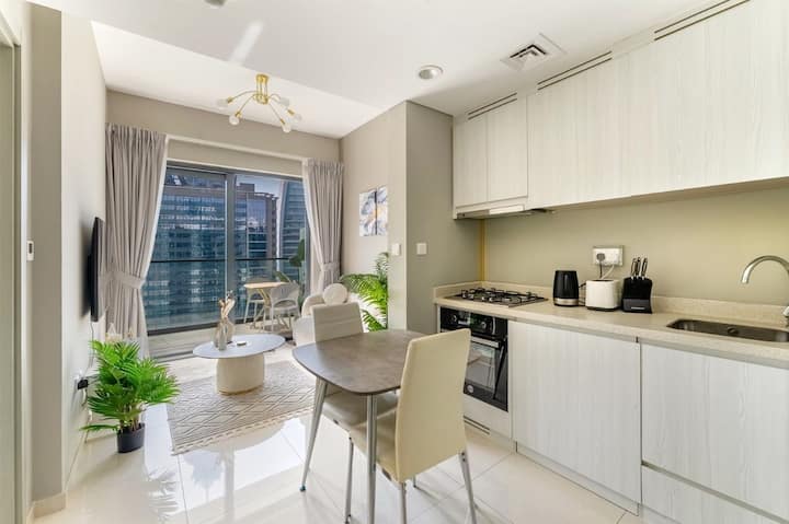 Urban Getaway | Elegant 1br In Lively Business Bay - Dubai