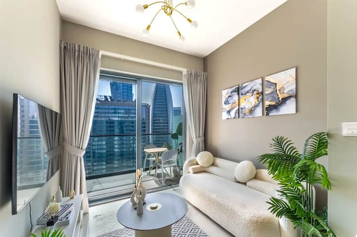 Urban Escape | Elegant 1br Lively Business Bay - Dubai