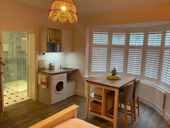 Lovely Self-contained Studio - En-suite & Kitchen - York