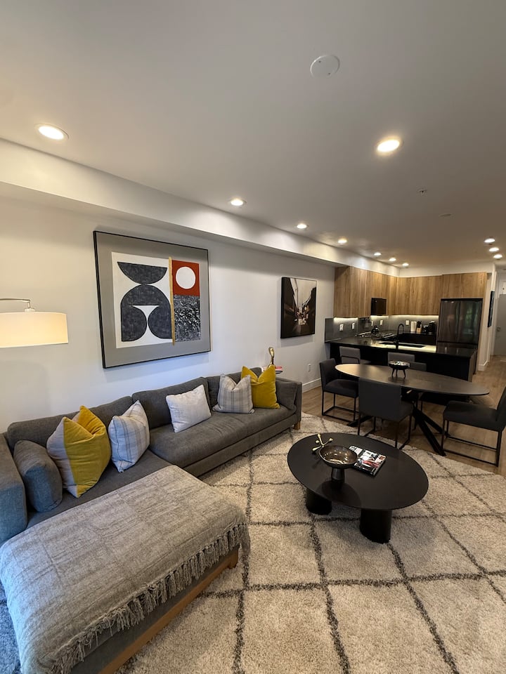 Modern Greyhouse Near H St/union Station 4bd/3ba - Washington, D.C.