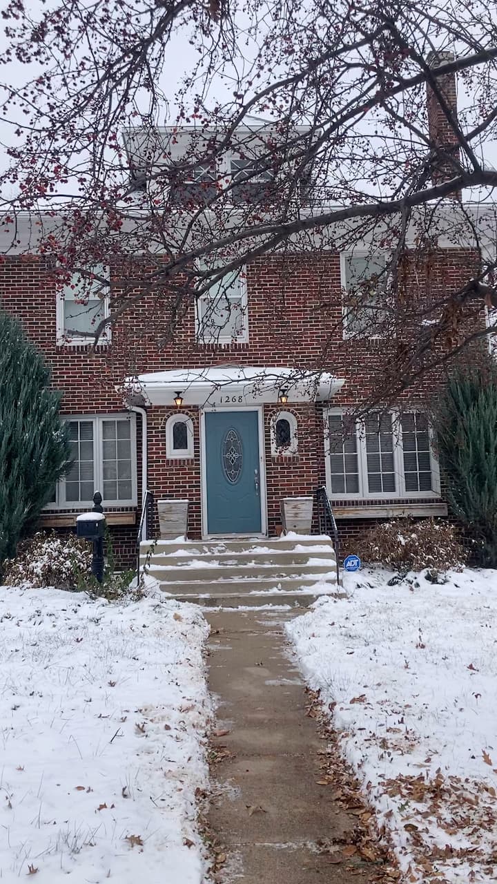 The Corner House Lincoln-charming 4bed Sleeps 8 - Lincoln, NE