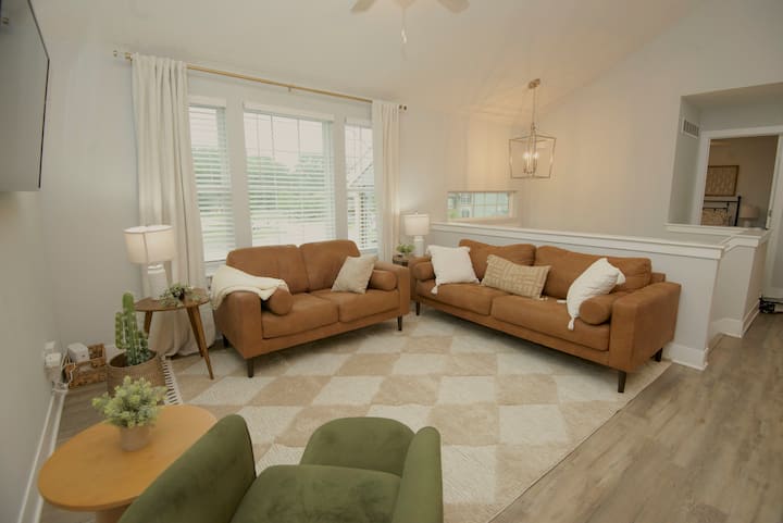 Wooded Upstairs Kc Escape, Cul-de-sac, Sleeps 4 - Kansas City