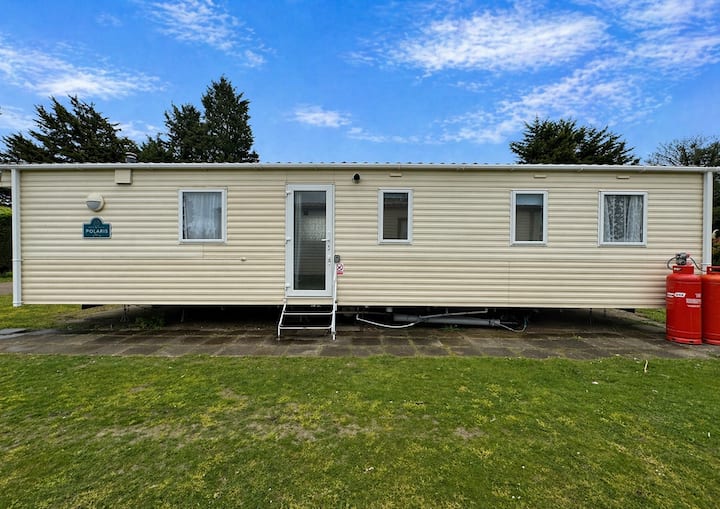 Superb 8 Berth Caravan In Norfolk Ref 10054b - Great Yarmouth