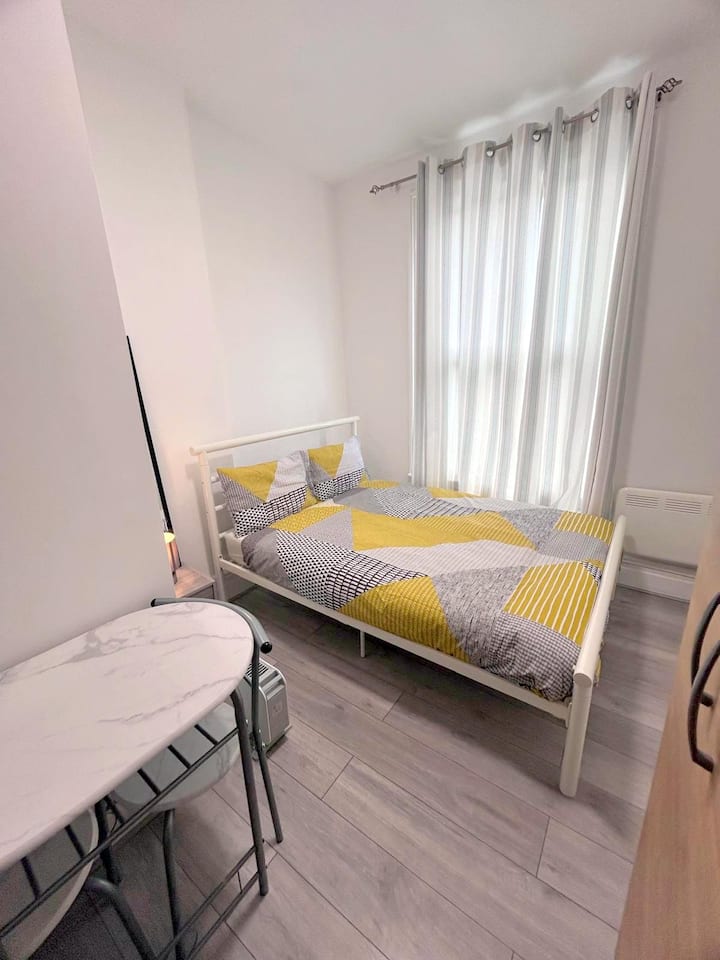 Studio Flat -1 Min From Sutton Station - Epsom