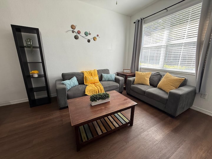 Modern 3br Townhome • Resort Style• Near Disney - Kissimmee, FL