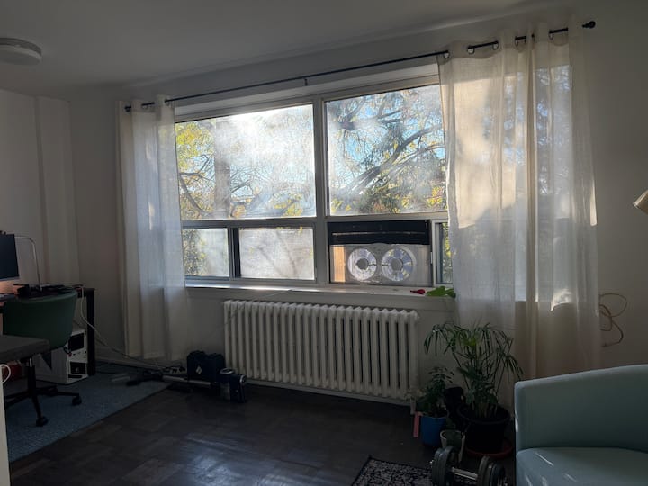 Cozy Apartment In Upper Beaches - Toronto