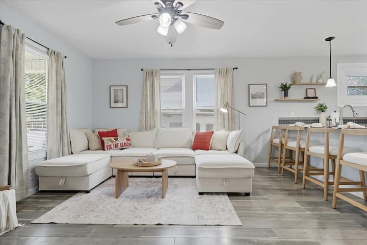 Cal’s Place | Pet-friendly Home Near Ut & Airport - Fort Loudoun Lake, TN