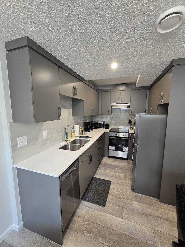 Basement Suite In Stillwater West Edmonton - Edmonton