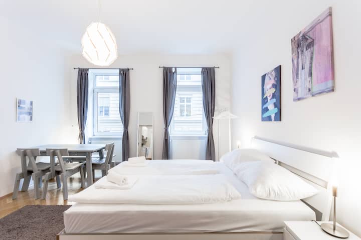 2 Bedroom | Central | Free Parking - Vienna