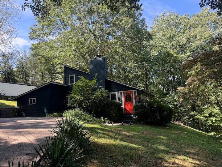 Dog Friendly/mid-modern Mountain Retreat! - Waynesville, NC