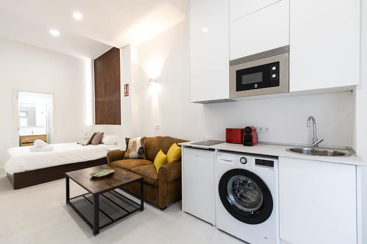 Julian Besteiro 9 Derecha By Jd - San Blas