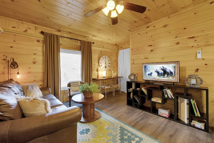 Almost Mentone Apartment A - Mentone, AL