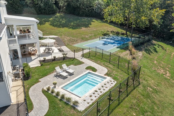 Idlewild Farm: An Idyllic Countryside Escape - Tennessee Renaissance Festival