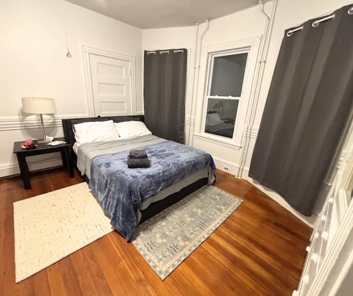 Bright And Large Room Near Boston W/ Patio Access - Cambridge, MA