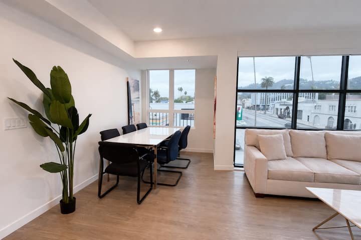Modern Corner Unit with & Prime City Views - Apartments for Rent in ...