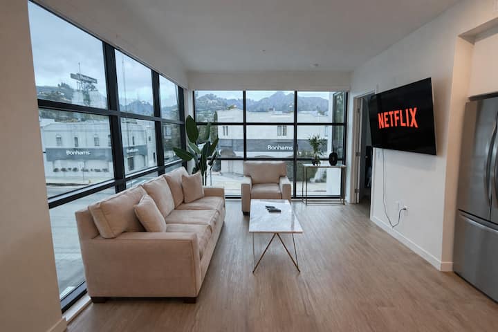 Modern Corner Unit with & Prime City Views - Apartments for Rent in ...