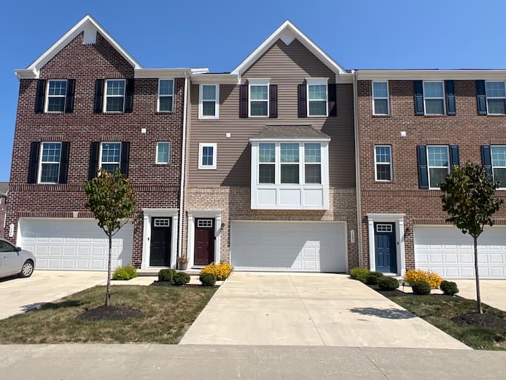 Modern Townhouse In The Cvnp - Cuyahoga Falls, OH