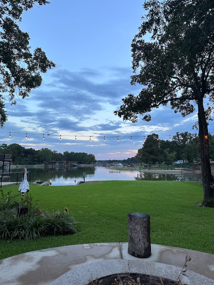 Lake House Oasis - Log Cabin, TX
