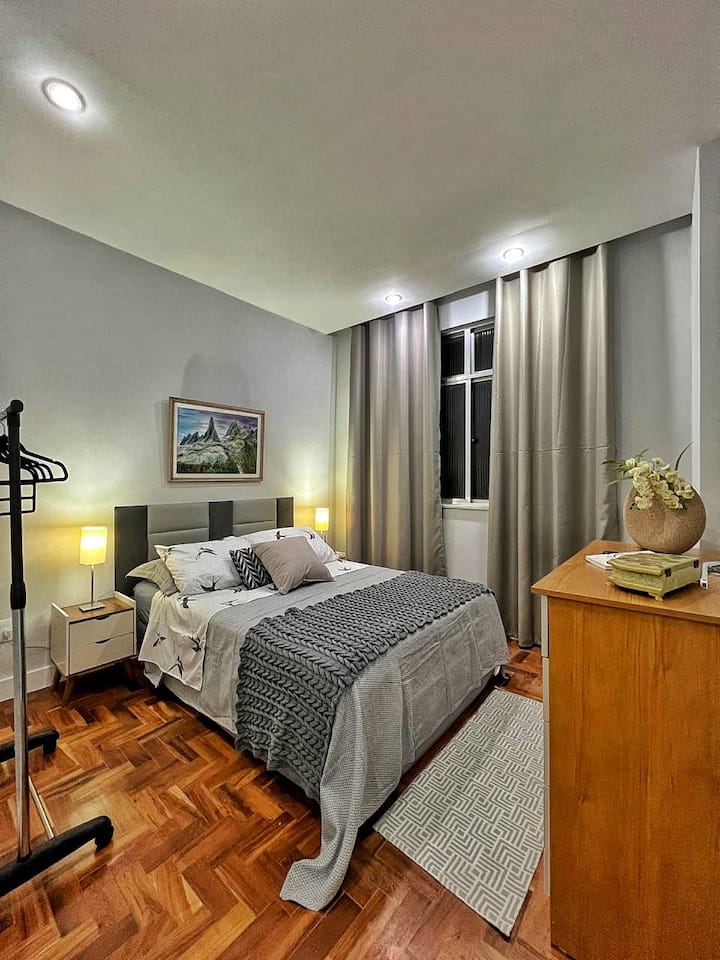 Apto 1 Quarto Completo, Excelente Localização - Teresópolis