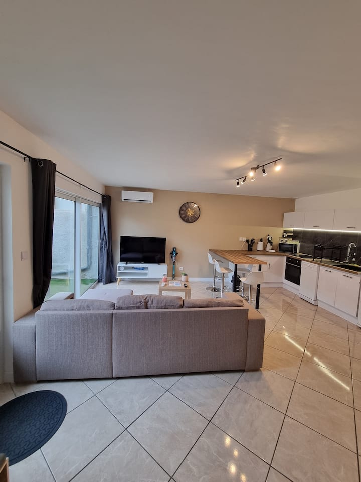 Appartement 4 Personnes De 50 M² Avec Terrasse - Condrieu