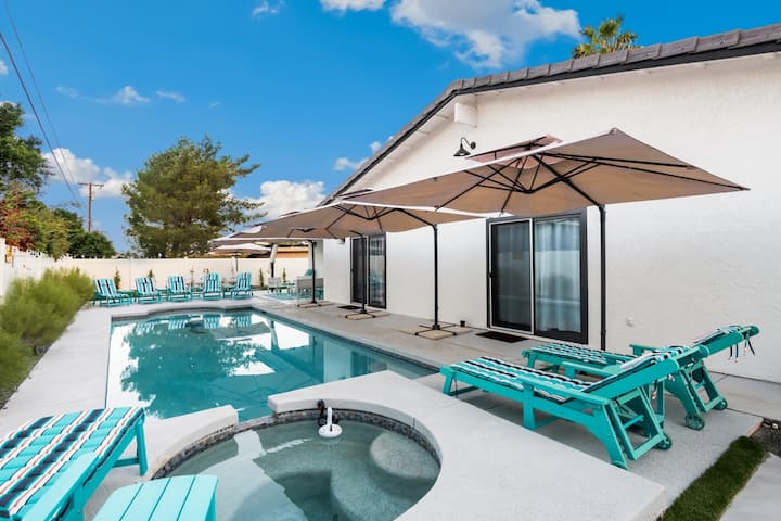 Palm Springs 5br Mermaid House With Poolside Magic - Palm Springs, CA