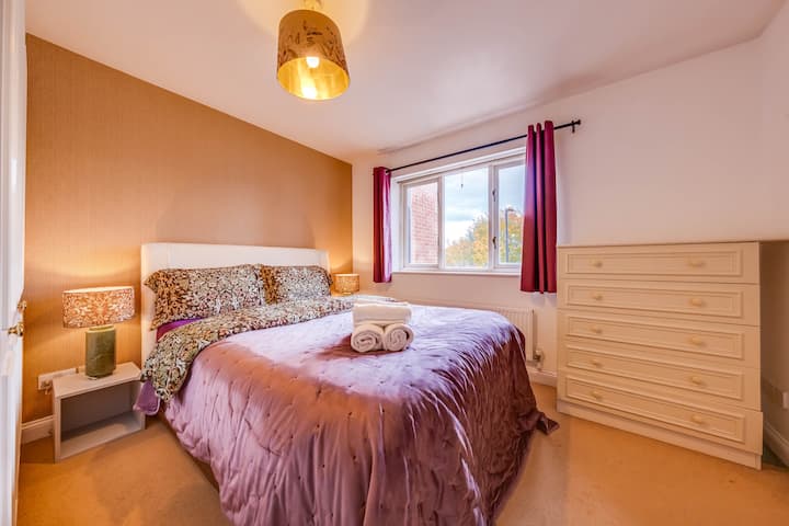 Spacious 3-bedroom House W/ Garden & Car Parking - Londres